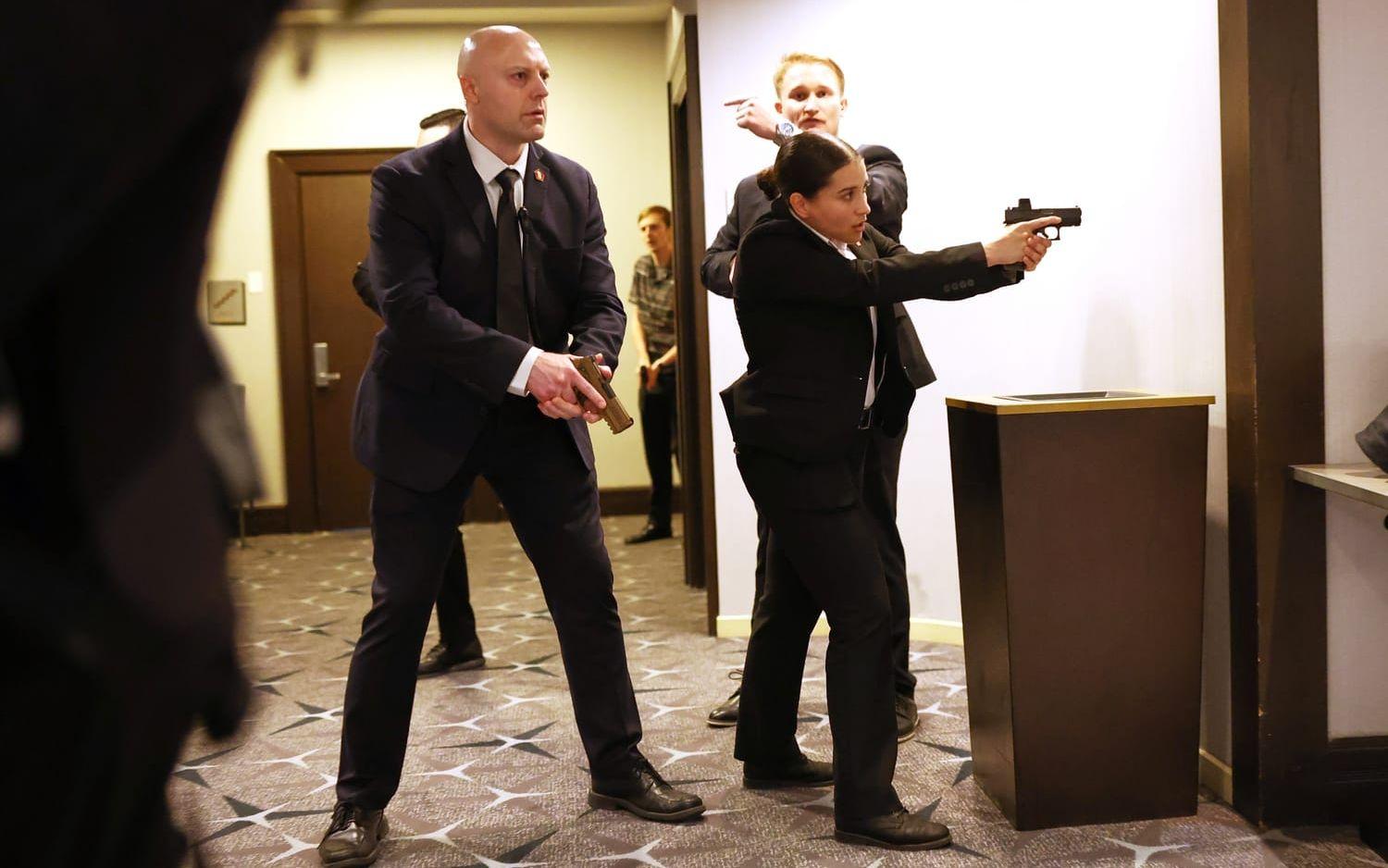 Trump evakuerad från middag efter skottlossning | Hallandsposten